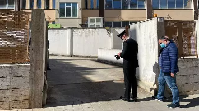 YouTG.NET - Tragedia a Cagliari, scavalca una recinzione e fa un volo ... YouTG.NET - Tragedia a Cagliari, scavalca una recinzione e fa un volo ...