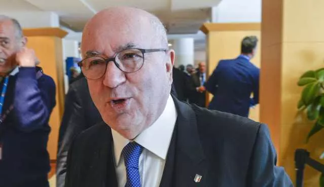 YouTG.NET - È morto Carlo Tavecchio, ex presidente della Figc: aveva 79 ... YouTG.NET - È morto Carlo Tavecchio, ex presidente della Figc: aveva 79 ...