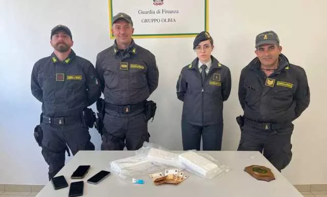 YouTG.NET - Madre e figlia sbarcate in Sardegna con tre chili di ... YouTG.NET - Madre e figlia sbarcate in Sardegna con tre chili di ...